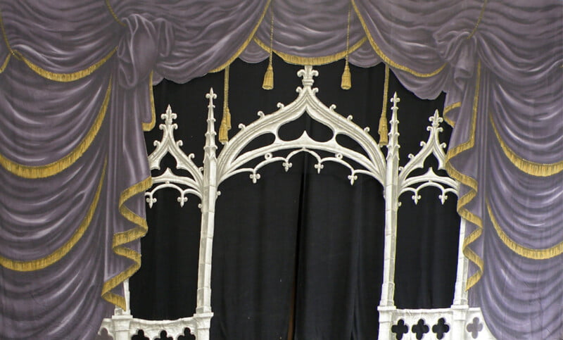 Long Gallery Canvas Theatre Backcloth | Thoroughly Theatre